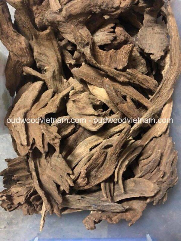 Pure Oud Oil - Best quality - Sweet smell - OUD WOOD AGARWOOD KINAM