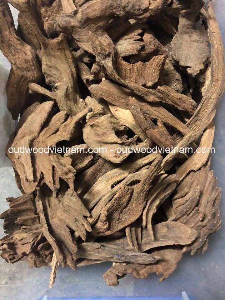 Pure Oud Essential Oil Perfume - OUD WOOD AGARWOOD KINAM